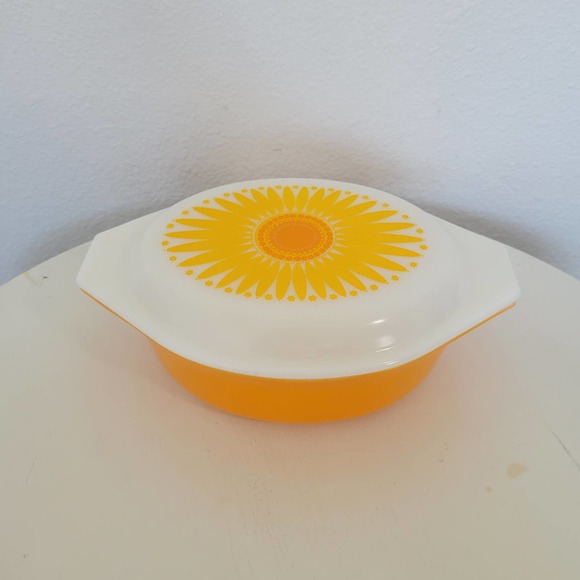Pyrex | Kitchen | Pyrex Vintage Sunflower Daisy Orange 5 Quart ...